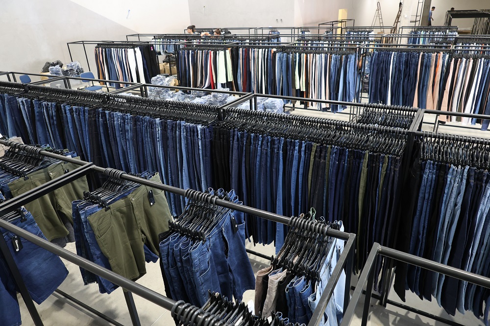 Mega Jeans inaugura em Piracicaba com preço único de R$ 49,99 e mais de ...