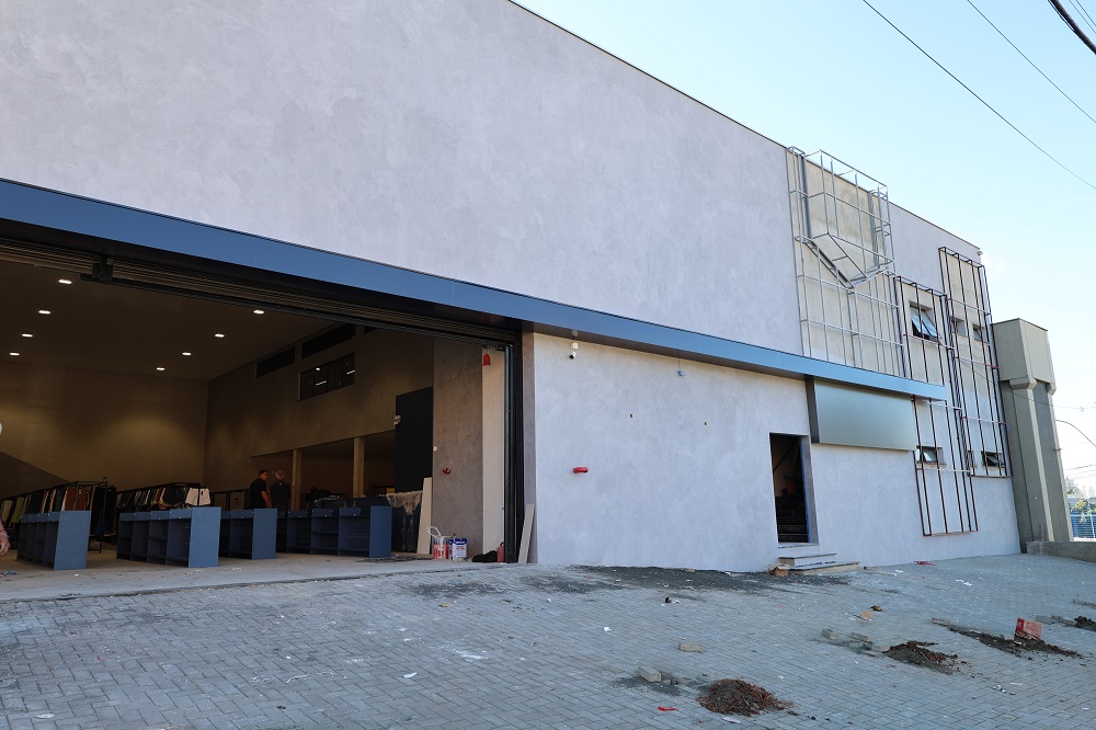 Mega Jeans inaugura em Piracicaba com preço único de R$ 49,99 e mais de ...