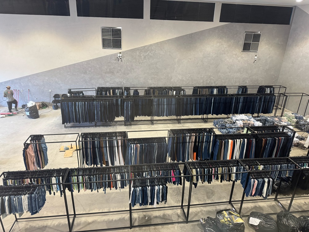 Mega Jeans inaugura em Piracicaba com preço único de R$ 49,99 e mais de ...