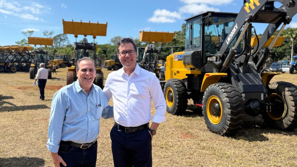Helinho-Zanatta-e-Alex-Madureira-durante-evento-realizado-pelo-Governo ...